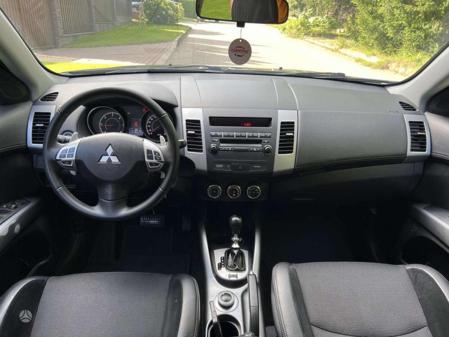 Brown Mitsubishi Outlander 2012 in Vilnius, with an engine capacity of 2.18 L and mileage of 262 thousand km for 4499 €, photo 15 on AUTOMOTO.COM.LV