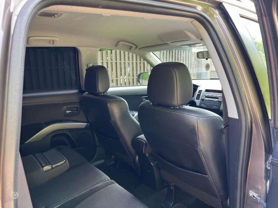 Brown Mitsubishi Outlander 2012 in Vilnius, with an engine capacity of 2.18 L and mileage of 262 thousand km for 4499 €, photo 22 on AUTOMOTO.COM.LV