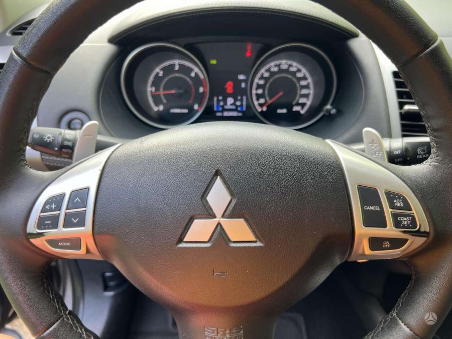 Brown Mitsubishi Outlander 2012 in Vilnius, with an engine capacity of 2.18 L and mileage of 262 thousand km for 4499 €, photo 25 on AUTOMOTO.COM.LV