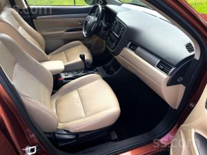 Brown Mitsubishi Outlander 2012 in Jelgava, with an engine capacity of 2.20 L and mileage of 221 thousand km for 7996 €, photo 5 on AUTOMOTO.COM.LV