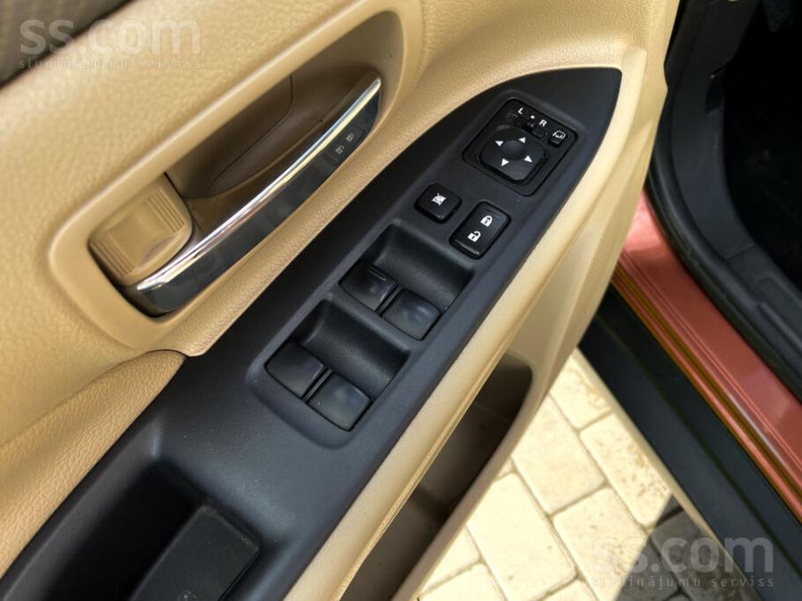 Brown Mitsubishi Outlander 2012 in Jelgava, with an engine capacity of 2.20 L and mileage of 221 thousand km for 7996 €, photo 10 on AUTOMOTO.COM.LV