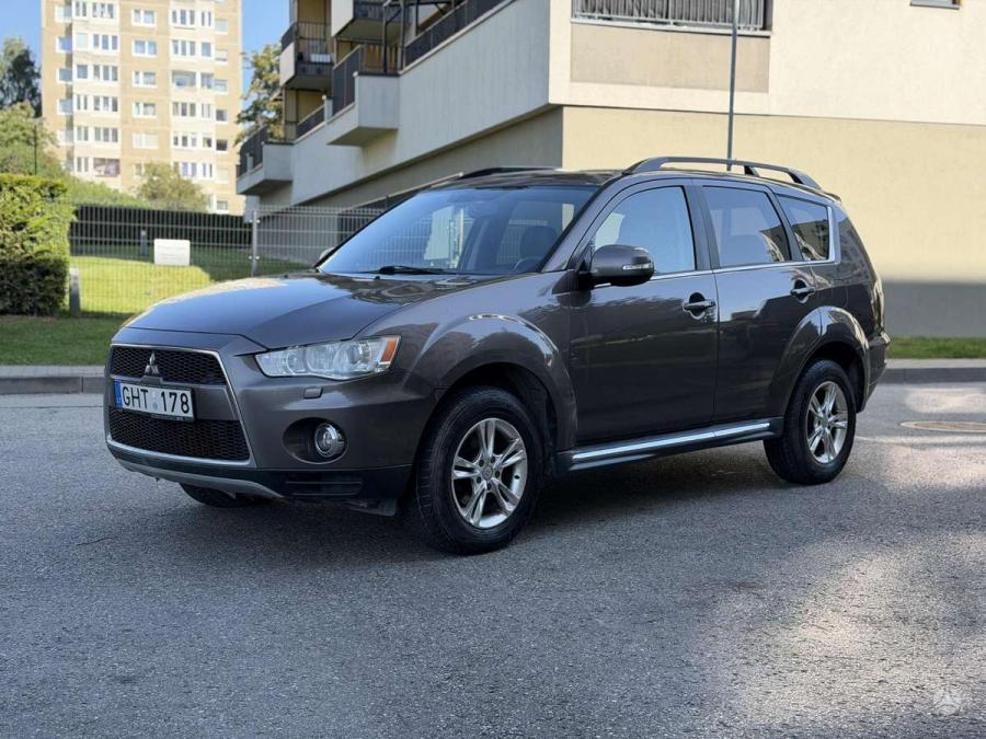 Brown Mitsubishi Outlander 2012 in Vilnius, with an engine capacity of 2.18 L and mileage of 341 thousand km for 2650 €, photo 1 on AUTOMOTO.COM.LV