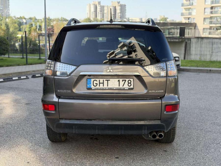 Brown Mitsubishi Outlander 2012 in Vilnius, with an engine capacity of 2.18 L and mileage of 341 thousand km for 2650 €, photo 6 on AUTOMOTO.COM.LV