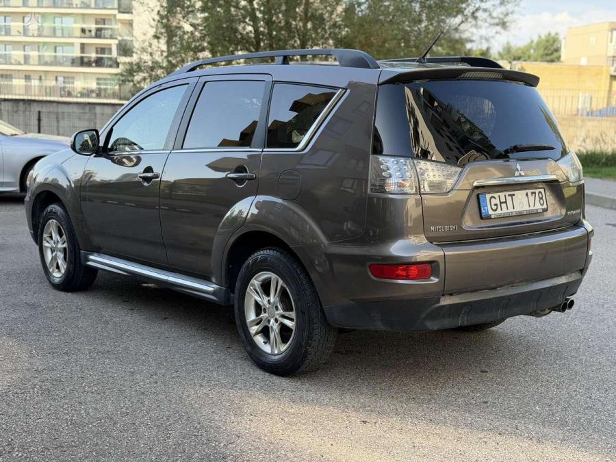 Brown Mitsubishi Outlander 2012 in Vilnius, with an engine capacity of 2.18 L and mileage of 341 thousand km for 2650 €, photo 7 on AUTOMOTO.COM.LV