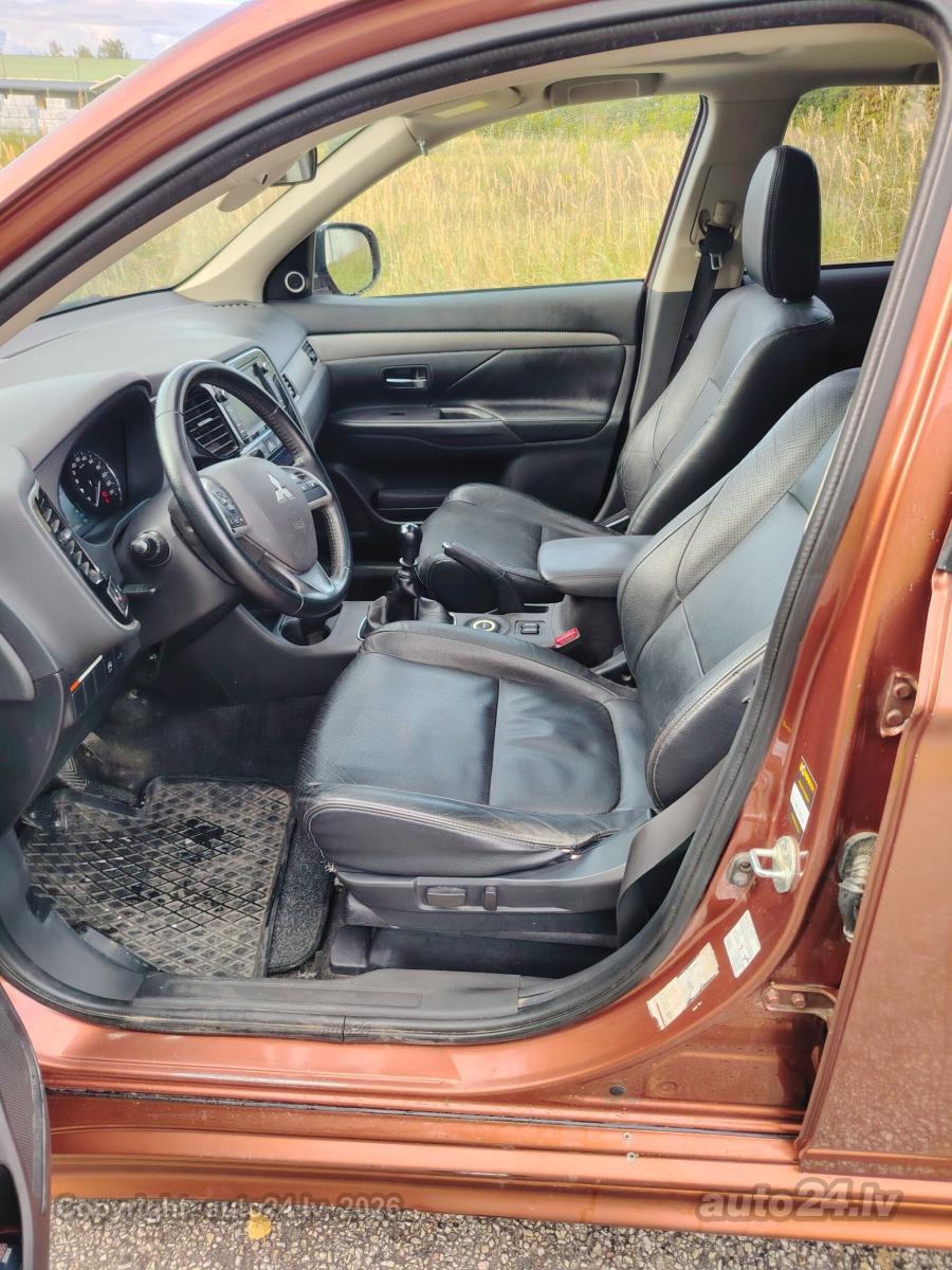 Brūns Mitsubishi Outlander 2012 Paide, ar dzinēja tilpumu 2.30 L un nobraukumu 290 tūkst. km par 8000 €, foto 12 vietnē AUTOMOTO.COM.LV