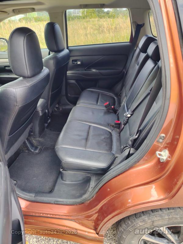 Brown Mitsubishi Outlander 2012 in Paide, with an engine capacity of 2.30 L and mileage of 290 thousand km for 8000 €, photo 10 on AUTOMOTO.COM.LV