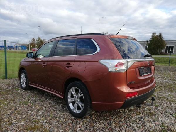 Mitsubishi Outlander 2012 Saldus vietnē Brūns Mitsubishi Outlander 2012 Saldus, ar dzinēja tilpumu 2.20 L un nobraukumu 181 tūkst. km par 7900 €, foto 5 vietnē AUTOMOTO.COM.LV