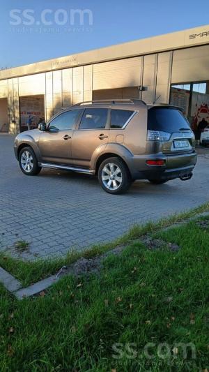 Brown Mitsubishi Outlander 2012 in Liepaja, with an engine capacity of 2.30 L and mileage of 245 thousand km for 7600 €, photo 5 on AUTOMOTO.COM.LV