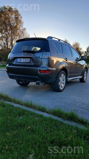Brown Mitsubishi Outlander 2012 in Liepaja, with an engine capacity of 2.30 L and mileage of 245 thousand km for 7600 €, photo 6 on AUTOMOTO.COM.LV