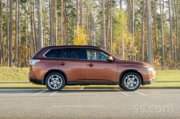 Brown Mitsubishi Outlander 2013 in Riga, with an engine capacity of 2.00 L and mileage of 170 thousand km for 7990 €, photo 8 on AUTOMOTO.COM.LV
