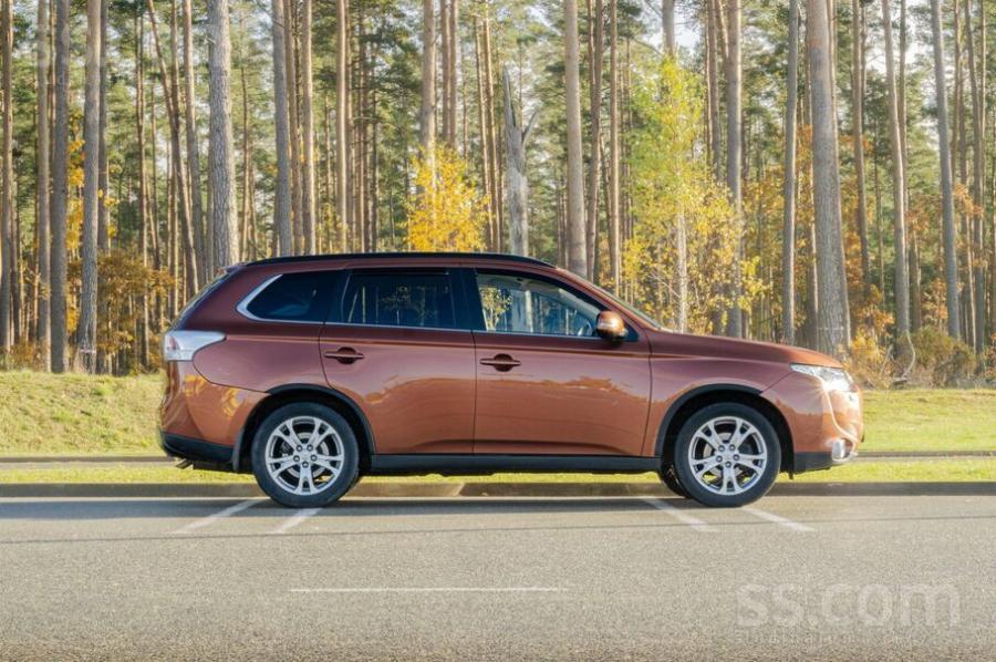 Brown Mitsubishi Outlander 2013 in Riga, with an engine capacity of 2.00 L and mileage of 170 thousand km for 7990 €, photo 8 on AUTOMOTO.COM.LV