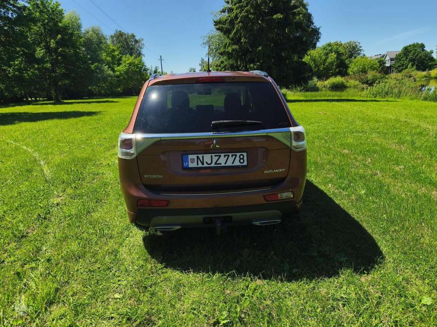 Brown Mitsubishi Outlander 2013 in Kaunas, with an engine capacity of 2.27 L and mileage of 263 thousand km for 6800 €, photo 7 on AUTOMOTO.COM.LV