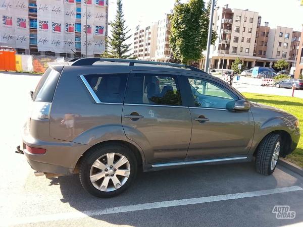 Мицубиси Аутлендер 2013 в Вильнюс на AUTOMOTO.COM.LV Коричневый Мицубиси Аутлендер 2013 в Вильнюс, объемом двигателя 2.40 л и пробегом 170 тыс. км за 5000 €, фото 3 на AUTOMOTO.COM.LV