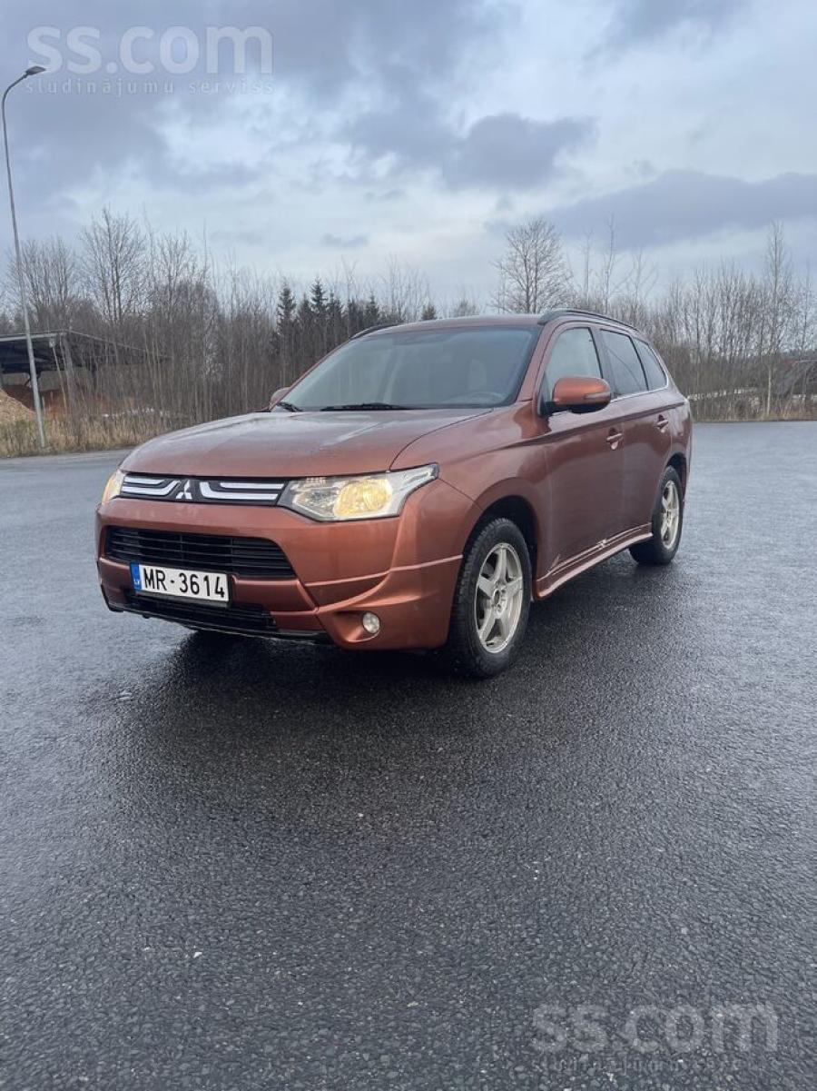 Brown Mitsubishi Outlander 2014 in Rezekne, with an engine capacity of 2.20 L and mileage of 318 thousand km for 5450 €, photo 1 on AUTOMOTO.COM.LV