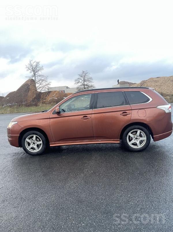 Brown Mitsubishi Outlander 2014 in Rezekne, with an engine capacity of 2.20 L and mileage of 318 thousand km for 5450 €, photo 2 on AUTOMOTO.COM.LV