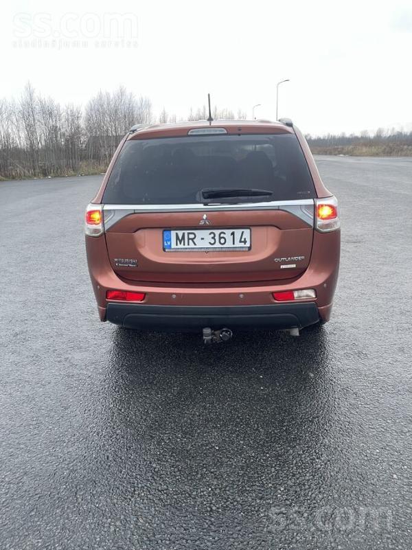 Brown Mitsubishi Outlander 2014 in Rezekne, with an engine capacity of 2.20 L and mileage of 318 thousand km for 5450 €, photo 4 on AUTOMOTO.COM.LV