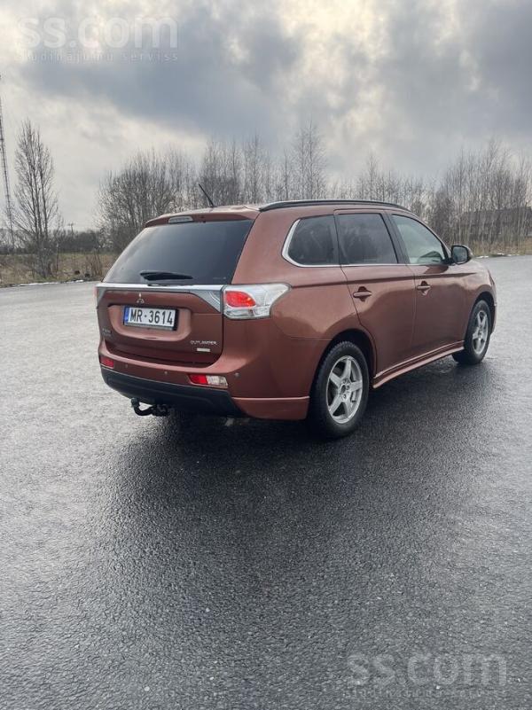 Brown Mitsubishi Outlander 2014 in Rezekne, with an engine capacity of 2.20 L and mileage of 318 thousand km for 5450 €, photo 5 on AUTOMOTO.COM.LV