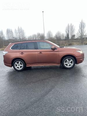 Brown Mitsubishi Outlander 2014 in Rezekne, with an engine capacity of 2.20 L and mileage of 318 thousand km for 5450 €, photo 6 on AUTOMOTO.COM.LV