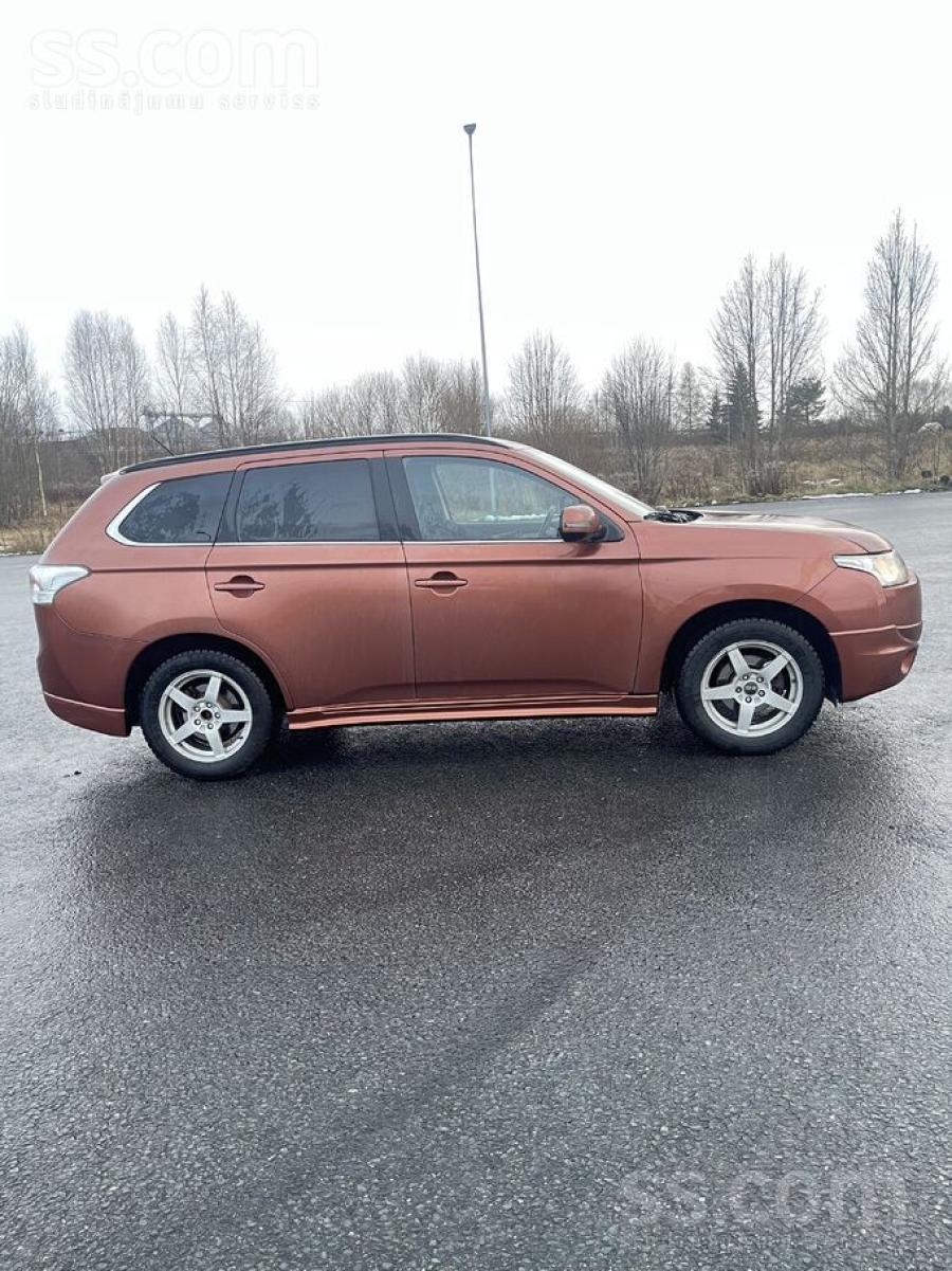 Brown Mitsubishi Outlander 2014 in Rezekne, with an engine capacity of 2.20 L and mileage of 318 thousand km for 5450 €, photo 6 on AUTOMOTO.COM.LV