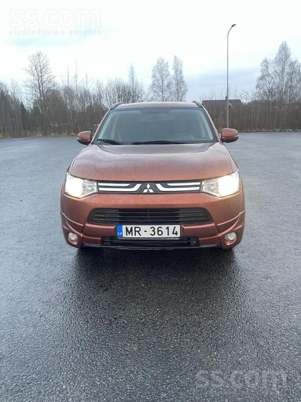 Brown Mitsubishi Outlander 2014 in Rezekne, with an engine capacity of 2.20 L and mileage of 318 thousand km for 5450 €, photo 8 on AUTOMOTO.COM.LV