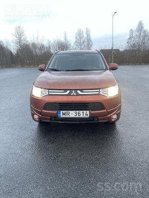 Brown Mitsubishi Outlander 2014 in Rezekne, with an engine capacity of 2.20 L and mileage of 318 thousand km for 5450 €, photo 8 on AUTOMOTO.COM.LV