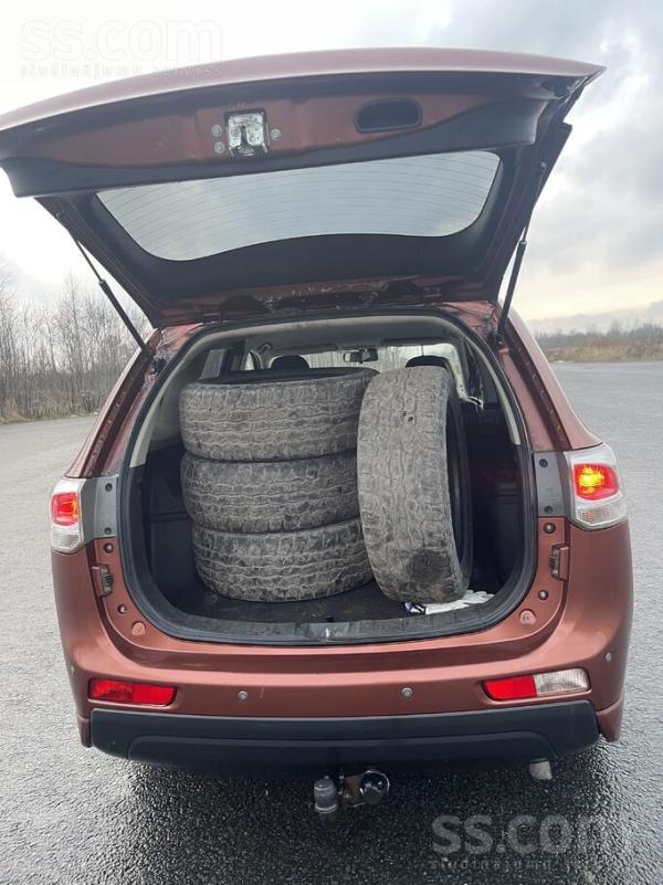 Brown Mitsubishi Outlander 2014 in Rezekne, with an engine capacity of 2.20 L and mileage of 318 thousand km for 5450 €, photo 9 on AUTOMOTO.COM.LV