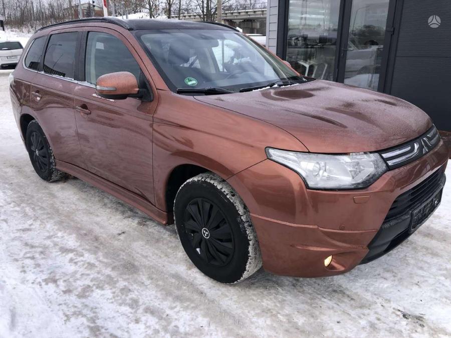 Brown Mitsubishi Outlander 2014 in Klaipeda, with an engine capacity of 2.20 L and mileage of 253 thousand km for 7600 €, photo 3 on AUTOMOTO.COM.LV
