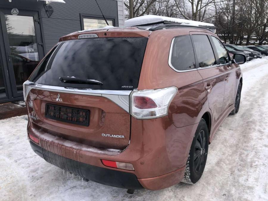 Brown Mitsubishi Outlander 2014 in Klaipeda, with an engine capacity of 2.20 L and mileage of 253 thousand km for 7600 €, photo 4 on AUTOMOTO.COM.LV