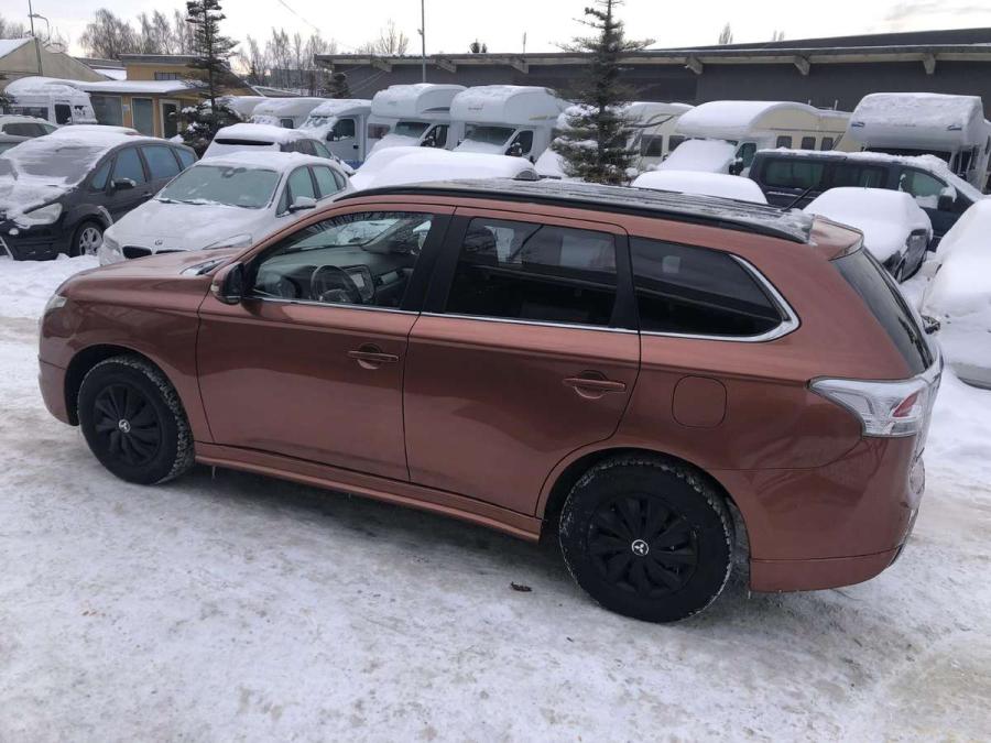 Brown Mitsubishi Outlander 2014 in Klaipeda, with an engine capacity of 2.20 L and mileage of 253 thousand km for 7600 €, photo 18 on AUTOMOTO.COM.LV