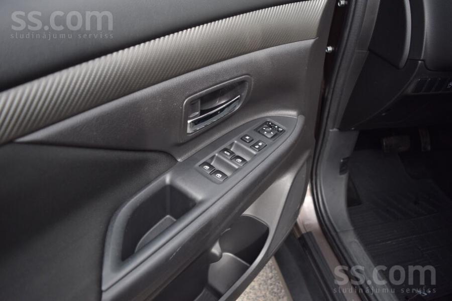 Brūns Mitsubishi Outlander 2015 Rīga, ar dzinēja tilpumu 2.00 L un nobraukumu 101 tūkst. km par 13200 €, foto 9 vietnē AUTOMOTO.COM.LV