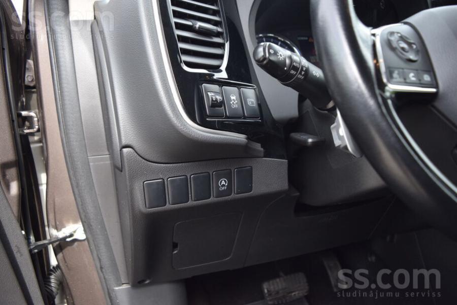 Brūns Mitsubishi Outlander 2015 Rīga, ar dzinēja tilpumu 2.00 L un nobraukumu 101 tūkst. km par 13200 €, foto 10 vietnē AUTOMOTO.COM.LV