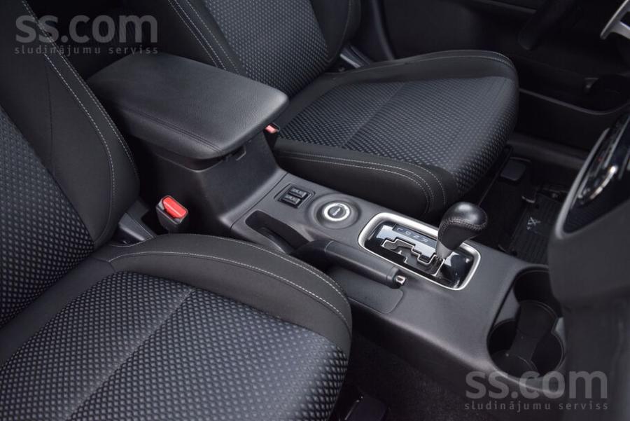 Brūns Mitsubishi Outlander 2015 Rīga, ar dzinēja tilpumu 2.00 L un nobraukumu 101 tūkst. km par 13200 €, foto 12 vietnē AUTOMOTO.COM.LV