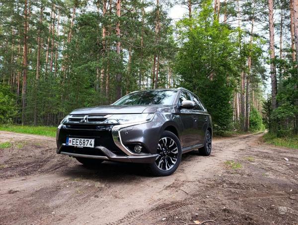 Brūns Mitsubishi Outlander 2015 Viļņa, ar dzinēja tilpumu 2.00 L un nobraukumu 212 tūkst. km par 13500 €, foto 3 vietnē AUTOMOTO.COM.LV