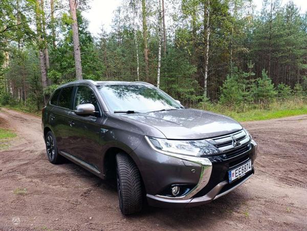 Brūns Mitsubishi Outlander 2015 Viļņa, ar dzinēja tilpumu 2.00 L un nobraukumu 212 tūkst. km par 13500 €, foto 4 vietnē AUTOMOTO.COM.LV