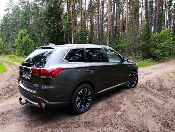 Brūns Mitsubishi Outlander 2015 Viļņa, ar dzinēja tilpumu 2.00 L un nobraukumu 212 tūkst. km par 13500 €, foto 6 vietnē AUTOMOTO.COM.LV