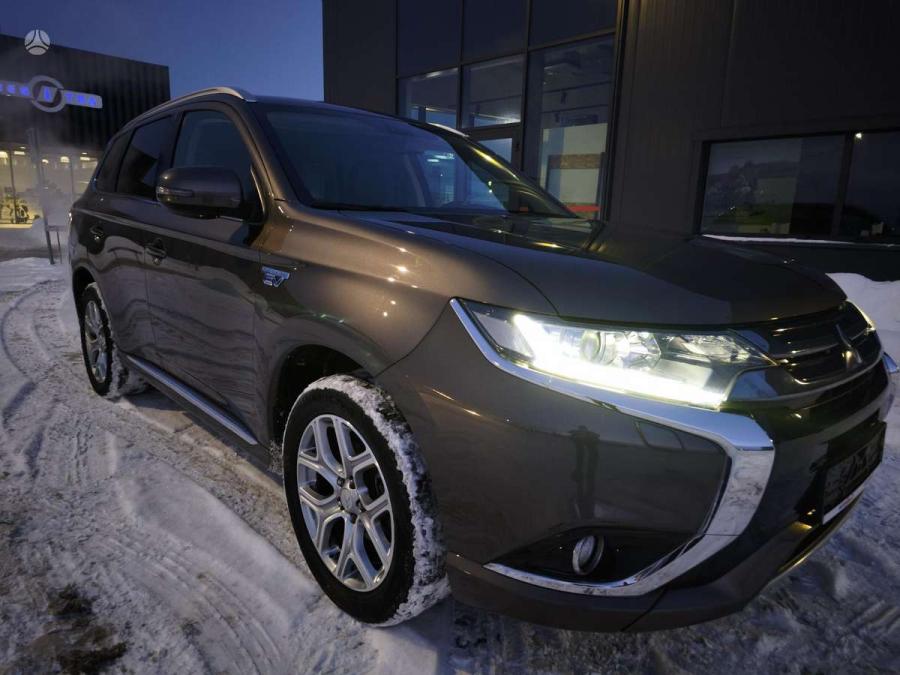 Brūns Mitsubishi Outlander 2016 Šauļi, ar dzinēja tilpumu 2.00 L un nobraukumu 293 tūkst. km par 11500 €, foto 3 vietnē AUTOMOTO.COM.LV