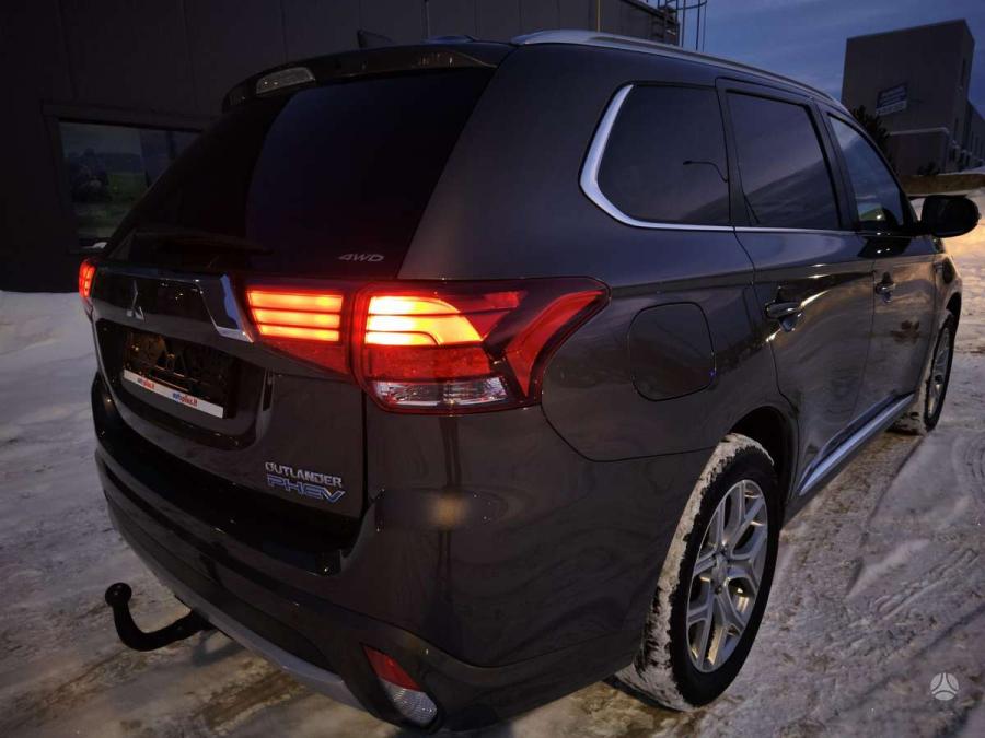 Brūns Mitsubishi Outlander 2016 Šauļi, ar dzinēja tilpumu 2.00 L un nobraukumu 293 tūkst. km par 11500 €, foto 5 vietnē AUTOMOTO.COM.LV