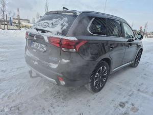 Brown Mitsubishi Outlander 2016 in Vilnius, with an engine capacity of 2.00 L and mileage of 200 thousand km for 13800 €, photo 6 on AUTOMOTO.COM.LV