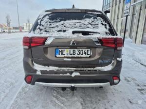 Brown Mitsubishi Outlander 2016 in Vilnius, with an engine capacity of 2.00 L and mileage of 200 thousand km for 13800 €, photo 8 on AUTOMOTO.COM.LV