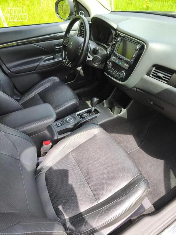 Brown Mitsubishi Outlander 2016 in Utena, with an engine capacity of 2.00 L and mileage of 222 thousand km for 11200 €, photo 6 on AUTOMOTO.COM.LV