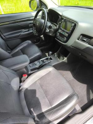 Brown Mitsubishi Outlander 2016 in Utena, with an engine capacity of 2.00 L and mileage of 222 thousand km for 11200 €, photo 7 on AUTOMOTO.COM.LV