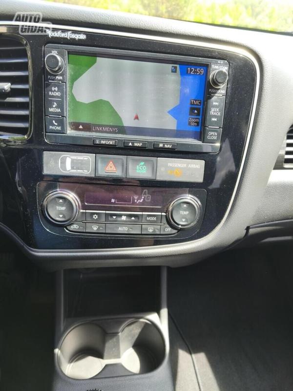 Brown Mitsubishi Outlander 2016 in Utena, with an engine capacity of 2.00 L and mileage of 222 thousand km for 11200 €, photo 8 on AUTOMOTO.COM.LV