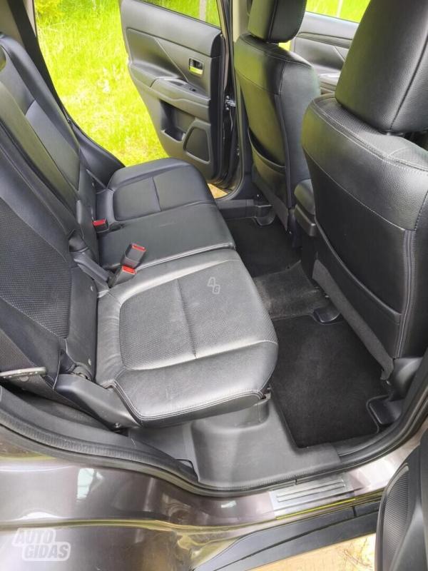 Brown Mitsubishi Outlander 2016 in Utena, with an engine capacity of 2.00 L and mileage of 222 thousand km for 11200 €, photo 9 on AUTOMOTO.COM.LV