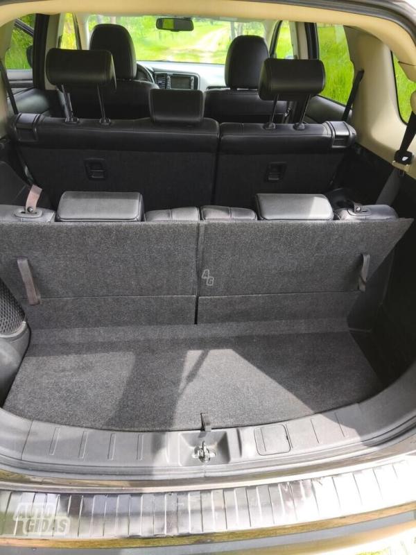Brown Mitsubishi Outlander 2016 in Utena, with an engine capacity of 2.00 L and mileage of 222 thousand km for 11200 €, photo 10 on AUTOMOTO.COM.LV
