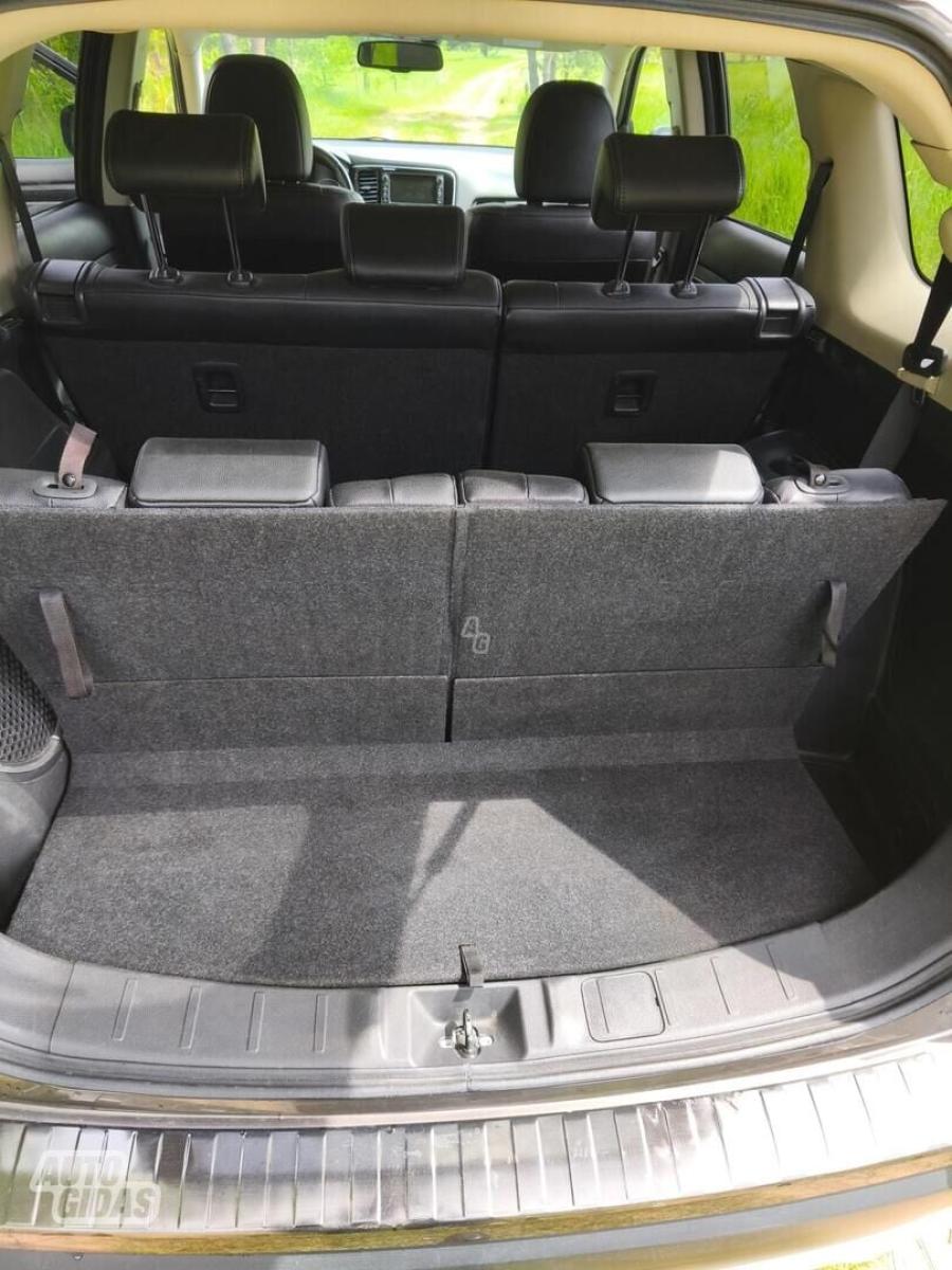 Brown Mitsubishi Outlander 2016 in Utena, with an engine capacity of 2.00 L and mileage of 222 thousand km for 11200 €, photo 11 on AUTOMOTO.COM.LV