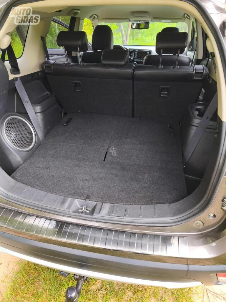 Brown Mitsubishi Outlander 2016 in Utena, with an engine capacity of 2.00 L and mileage of 222 thousand km for 11200 €, photo 12 on AUTOMOTO.COM.LV