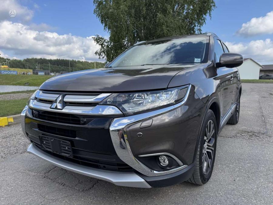 Brown Mitsubishi Outlander 2016 in Vilnius, with an engine capacity of 2.27 L and mileage of 293 thousand km for 9270 €, photo 1 on AUTOMOTO.COM.LV
