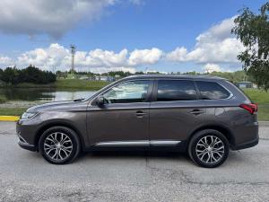Brown Mitsubishi Outlander 2016 in Vilnius, with an engine capacity of 2.27 L and mileage of 293 thousand km for 9270 €, photo 3 on AUTOMOTO.COM.LV