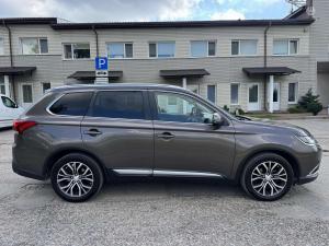 Brown Mitsubishi Outlander 2016 in Vilnius, with an engine capacity of 2.27 L and mileage of 293 thousand km for 9270 €, photo 7 on AUTOMOTO.COM.LV