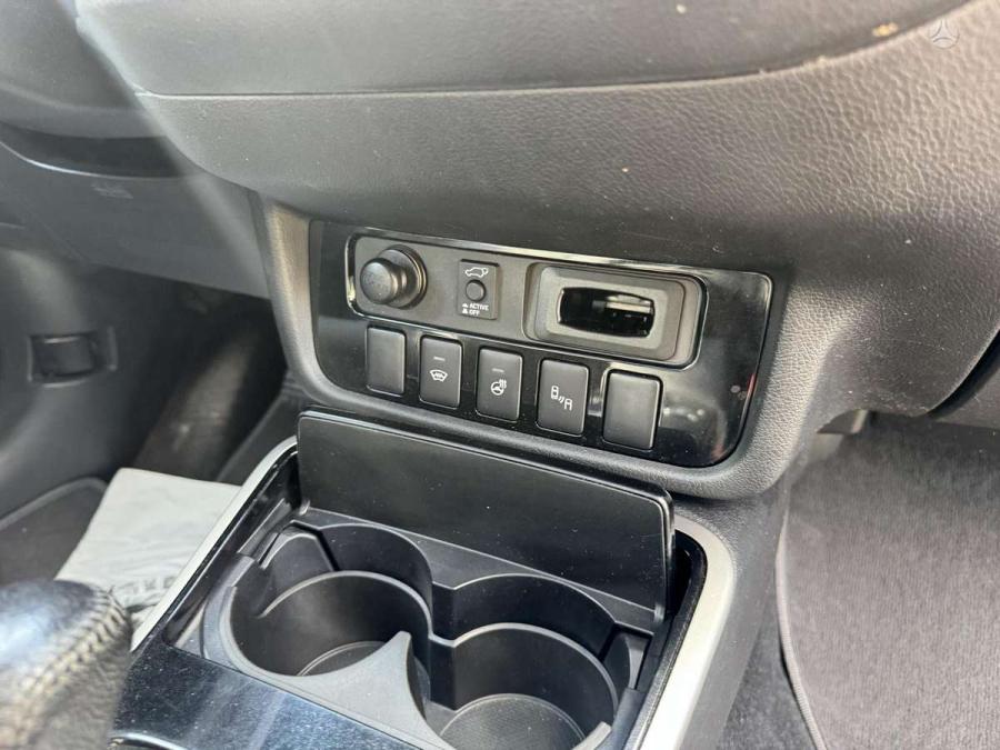 Brown Mitsubishi Outlander 2016 in Vilnius, with an engine capacity of 2.27 L and mileage of 293 thousand km for 9270 €, photo 15 on AUTOMOTO.COM.LV